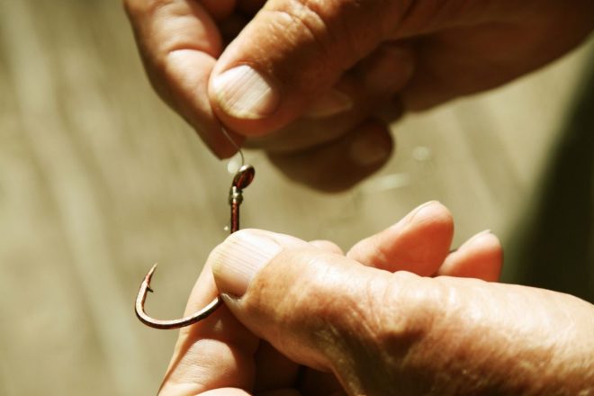 How To Snell A Hook The Easy Way | Fishing Hook Tips